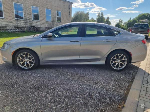 Grey Chrysler 200 2015 in Siauliai, with an engine capacity of 3.61 L and mileage of 240 thousand km for 5990 €, photo 4 on AUTOMOTO.COM.LV