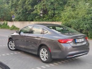 Grey Chrysler 200 2015 in Vilnius, with an engine capacity of 2.36 L and mileage of 213 thousand km for 6000 €, photo 4 on AUTOMOTO.COM.LV
