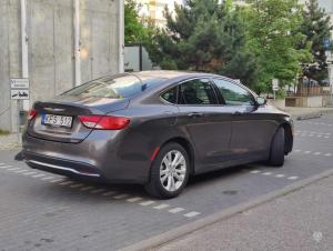 Grey Chrysler 200 2015 in Vilnius, with an engine capacity of 2.36 L and mileage of 213 thousand km for 6000 €, photo 5 on AUTOMOTO.COM.LV