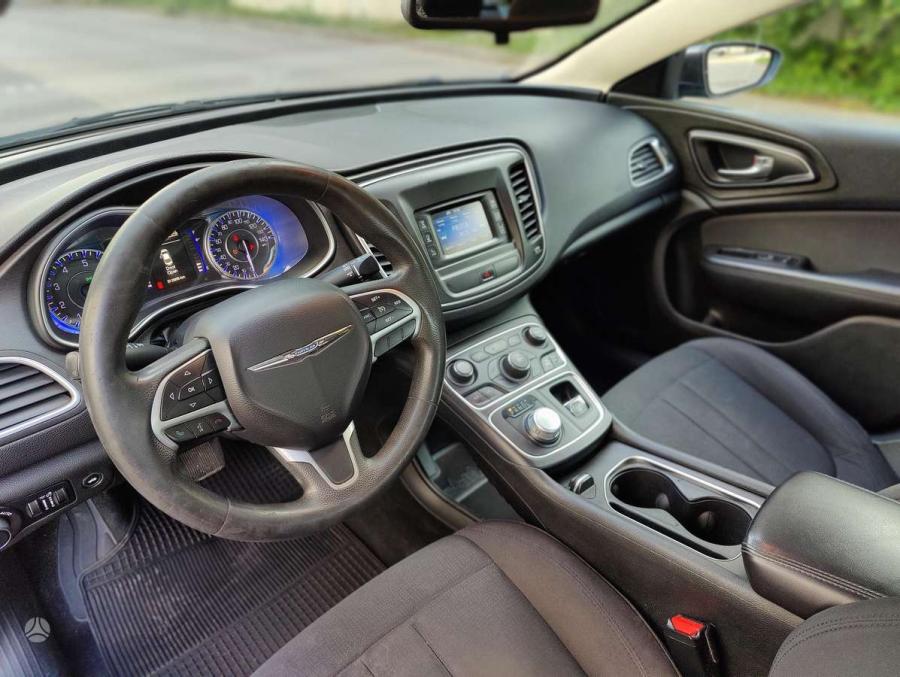 Grey Chrysler 200 2015 in Vilnius, with an engine capacity of 2.36 L and mileage of 213 thousand km for 6000 €, photo 6 on AUTOMOTO.COM.LV