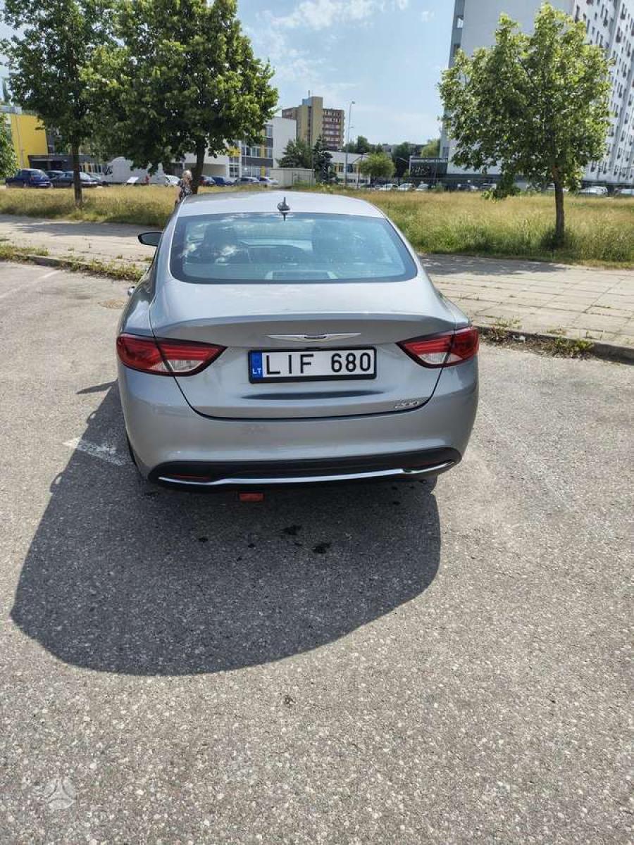 Pelēks Chrysler 200 2016 Kauņa, ar dzinēja tilpumu 2.36 L un nobraukumu 173 tūkst. km par 5700 €, foto 5 vietnē AUTOMOTO.COM.LV