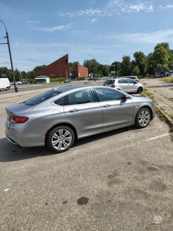 Grey Chrysler 200 2016 in Kaunas, with an engine capacity of 2.36 L and mileage of 173 thousand km for 5700 €, photo 7 on AUTOMOTO.COM.LV