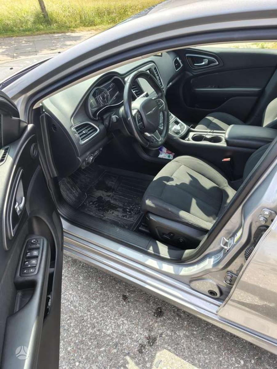 Pelēks Chrysler 200 2016 Kauņa, ar dzinēja tilpumu 2.36 L un nobraukumu 173 tūkst. km par 5700 €, foto 9 vietnē AUTOMOTO.COM.LV