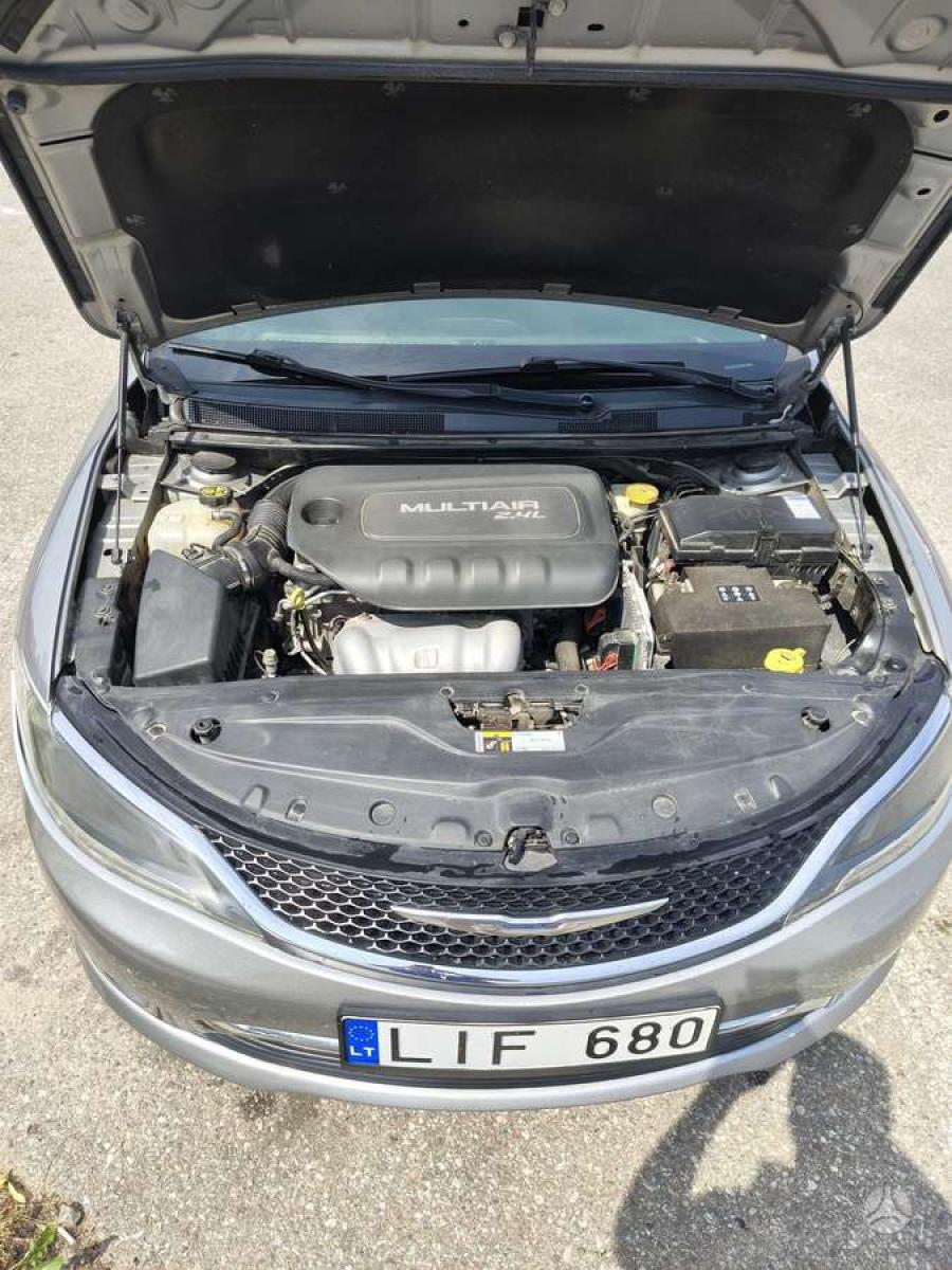 Pelēks Chrysler 200 2016 Kauņa, ar dzinēja tilpumu 2.36 L un nobraukumu 173 tūkst. km par 5700 €, foto 15 vietnē AUTOMOTO.COM.LV