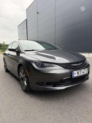Grey Chrysler 200 2016 in Kaunas, with an engine capacity of 3.61 L and mileage of 300 thousand km for 8400 €, photo 1 on AUTOMOTO.COM.LV