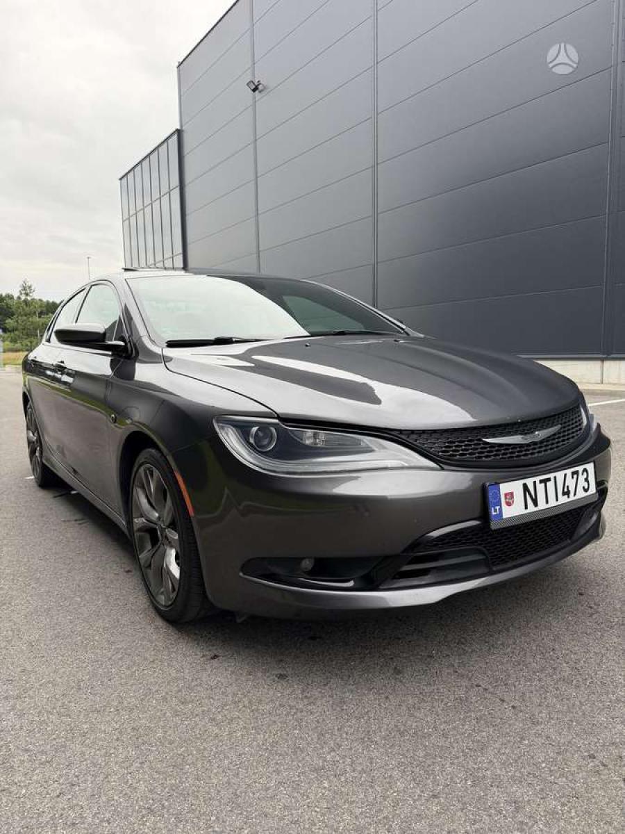 Grey Chrysler 200 2016 in Kaunas, with an engine capacity of 3.61 L and mileage of 300 thousand km for 8400 €, photo 1 on AUTOMOTO.COM.LV