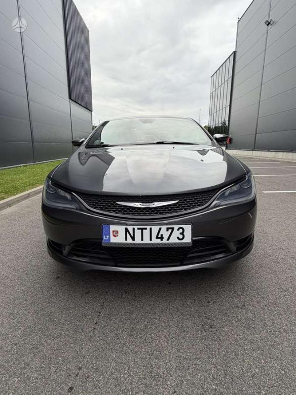 Grey Chrysler 200 2016 in Kaunas, with an engine capacity of 3.61 L and mileage of 300 thousand km for 8400 €, photo 3 on AUTOMOTO.COM.LV