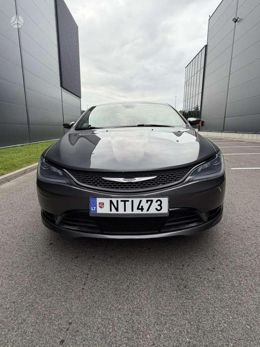 Grey Chrysler 200 2016 in Kaunas, with an engine capacity of 3.61 L and mileage of 300 thousand km for 8400 €, photo 4 on AUTOMOTO.COM.LV