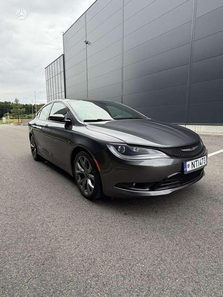 Grey Chrysler 200 2016 in Kaunas, with an engine capacity of 3.61 L and mileage of 300 thousand km for 8400 €, photo 5 on AUTOMOTO.COM.LV