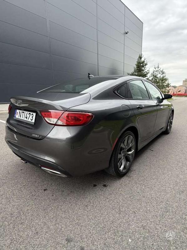 Grey Chrysler 200 2016 in Kaunas, with an engine capacity of 3.61 L and mileage of 300 thousand km for 8400 €, photo 6 on AUTOMOTO.COM.LV