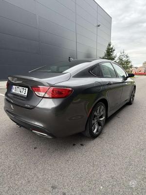 Grey Chrysler 200 2016 in Kaunas, with an engine capacity of 3.61 L and mileage of 300 thousand km for 8400 €, photo 7 on AUTOMOTO.COM.LV