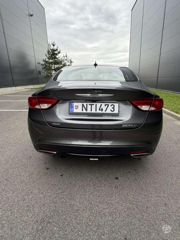 Grey Chrysler 200 2016 in Kaunas, with an engine capacity of 3.61 L and mileage of 300 thousand km for 8400 €, photo 7 on AUTOMOTO.COM.LV