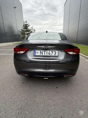 Grey Chrysler 200 2016 in Kaunas, with an engine capacity of 3.61 L and mileage of 300 thousand km for 8400 €, photo 8 on AUTOMOTO.COM.LV