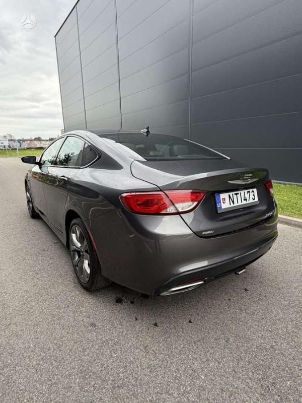 Grey Chrysler 200 2016 in Kaunas, with an engine capacity of 3.61 L and mileage of 300 thousand km for 8400 €, photo 8 on AUTOMOTO.COM.LV