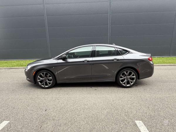 Grey Chrysler 200 2016 in Kaunas, with an engine capacity of 3.61 L and mileage of 300 thousand km for 8400 €, photo 9 on AUTOMOTO.COM.LV