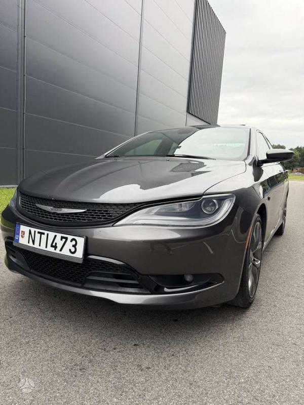 Grey Chrysler 200 2016 in Kaunas, with an engine capacity of 3.61 L and mileage of 300 thousand km for 8400 €, photo 10 on AUTOMOTO.COM.LV