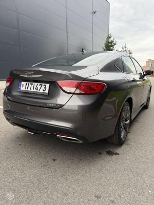 Grey Chrysler 200 2016 in Kaunas, with an engine capacity of 3.61 L and mileage of 300 thousand km for 8400 €, photo 12 on AUTOMOTO.COM.LV