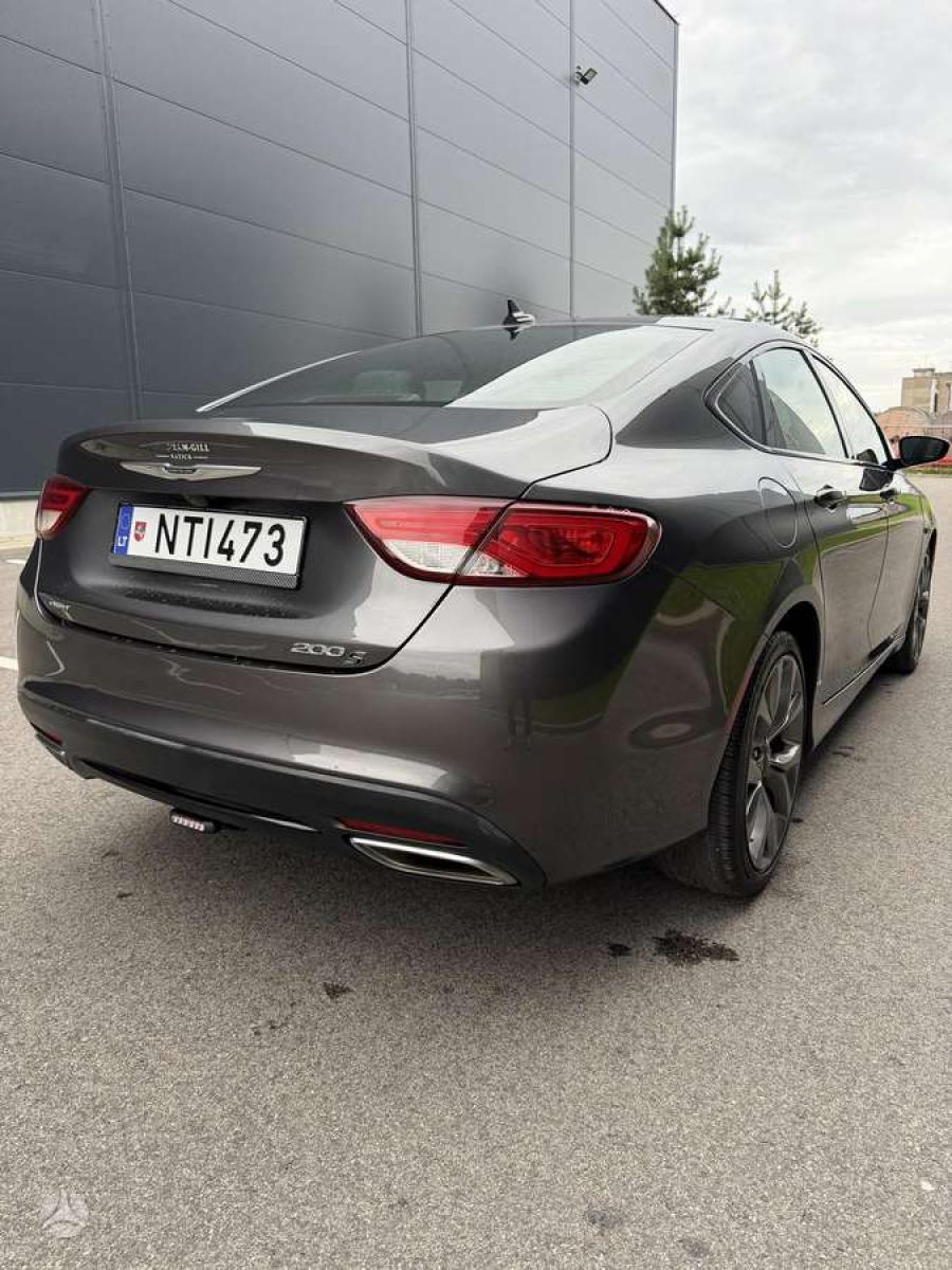 Grey Chrysler 200 2016 in Kaunas, with an engine capacity of 3.61 L and mileage of 300 thousand km for 8400 €, photo 12 on AUTOMOTO.COM.LV