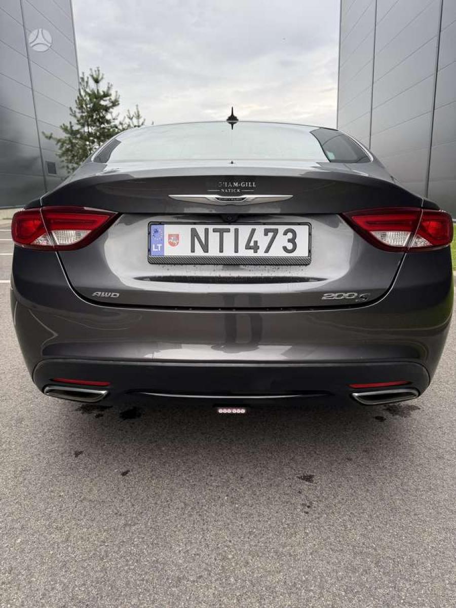 Grey Chrysler 200 2016 in Kaunas, with an engine capacity of 3.61 L and mileage of 300 thousand km for 8400 €, photo 13 on AUTOMOTO.COM.LV