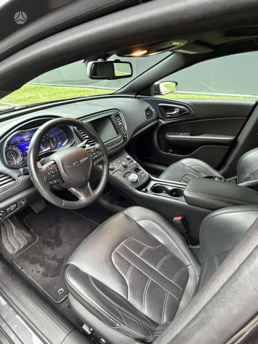 Grey Chrysler 200 2016 in Kaunas, with an engine capacity of 3.61 L and mileage of 300 thousand km for 8400 €, photo 14 on AUTOMOTO.COM.LV