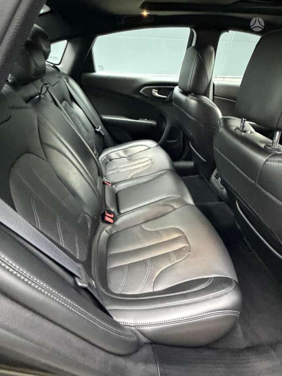 Grey Chrysler 200 2016 in Kaunas, with an engine capacity of 3.61 L and mileage of 300 thousand km for 8400 €, photo 21 on AUTOMOTO.COM.LV