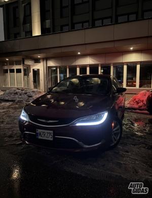 Sarkans Chrysler 200 2015 Viļņa, ar dzinēja tilpumu 2.40 L un nobraukumu 280 tūkst. km par 5700 €, foto  vietnē AUTOMOTO.COM.LV