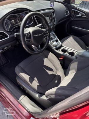 Sarkans Chrysler 200 2015 Viļņa, ar dzinēja tilpumu 2.40 L un nobraukumu 280 tūkst. km par 5700 €, foto 8 vietnē AUTOMOTO.COM.LV