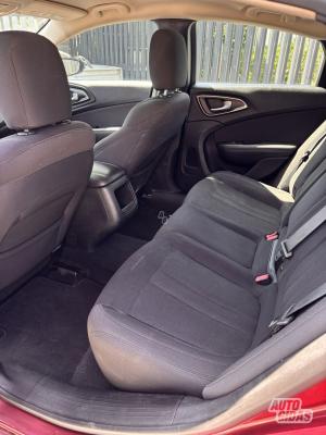 Sarkans Chrysler 200 2015 Viļņa, ar dzinēja tilpumu 2.40 L un nobraukumu 280 tūkst. km par 5700 €, foto 9 vietnē AUTOMOTO.COM.LV