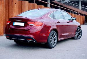 Sarkans Chrysler 200 2015 Kauņa, ar dzinēja tilpumu 3.60 L un nobraukumu 200 tūkst. km par 7999 €, foto 3 vietnē AUTOMOTO.COM.LV