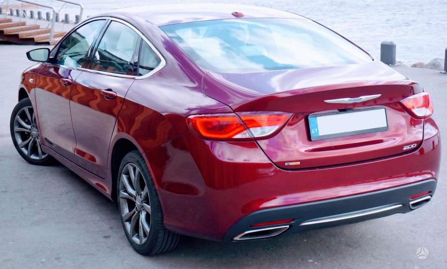 Sarkans Chrysler 200 2015 Kauņa, ar dzinēja tilpumu 3.60 L un nobraukumu 200 tūkst. km par 7999 €, foto 5 vietnē AUTOMOTO.COM.LV