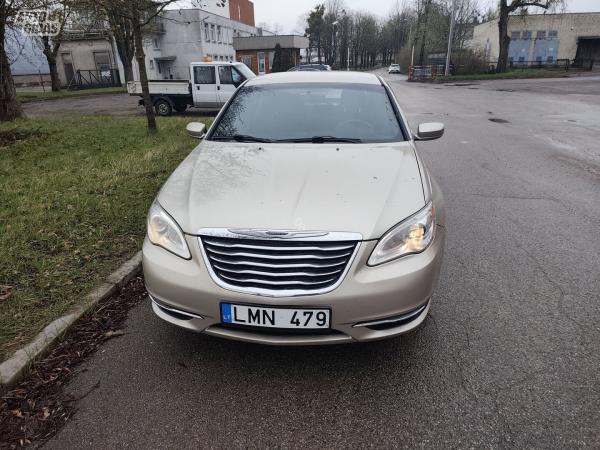 Chrysler 200 2013 in Kaunas, with an engine capacity of 2.40 L and mileage of 211 thousand km for 1750 €, photo 1 on AUTOMOTO.COM.LV