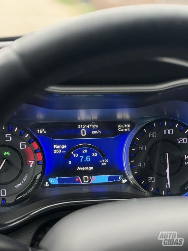 Chrysler 200 2016 Viļņa, ar dzinēja tilpumu 2.40 L un nobraukumu 215 tūkst. km par 8800 €, foto 9 vietnē AUTOMOTO.COM.LV