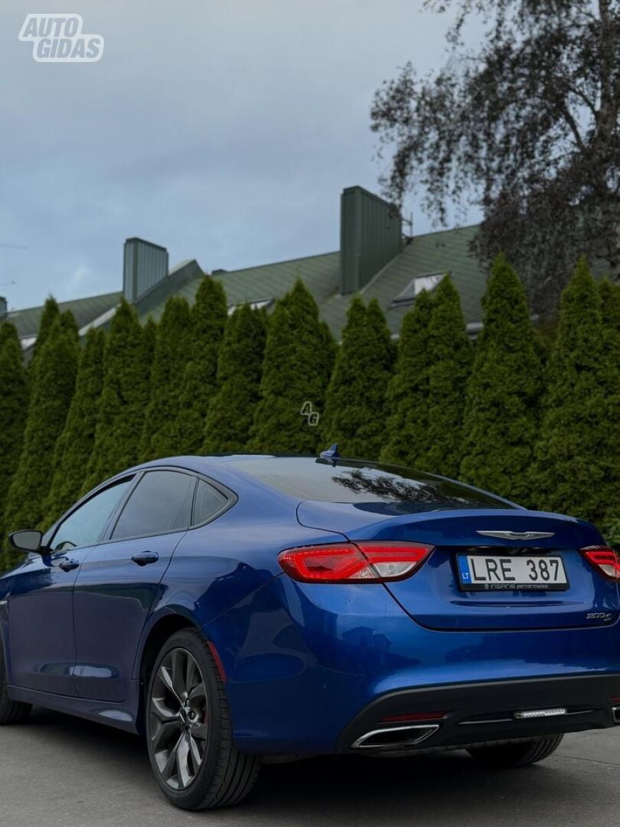Chrysler 200 2016 in Vilnius, with an engine capacity of 2.40 L and mileage of 215 thousand km for 8800 €, photo 4 on AUTOMOTO.COM.LV