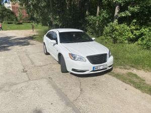 White Chrysler 200 2012 in Vilnius, with an engine capacity of 2.36 L and mileage of 167 thousand km for 4650 €, photo 17 on AUTOMOTO.COM.LV