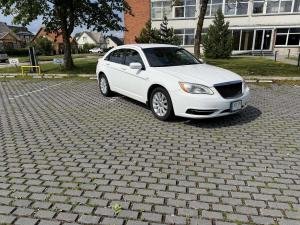 Balts Chrysler 200 2013 Panevēža, ar dzinēja tilpumu 2.36 L un nobraukumu 230 tūkst. km par 3800 €, foto 3 vietnē AUTOMOTO.COM.LV