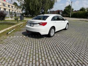 Balts Chrysler 200 2013 Panevēža, ar dzinēja tilpumu 2.36 L un nobraukumu 230 tūkst. km par 3800 €, foto 4 vietnē AUTOMOTO.COM.LV