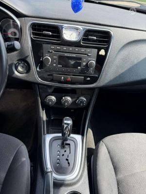Balts Chrysler 200 2013 Panevēža, ar dzinēja tilpumu 2.36 L un nobraukumu 230 tūkst. km par 3800 €, foto 11 vietnē AUTOMOTO.COM.LV