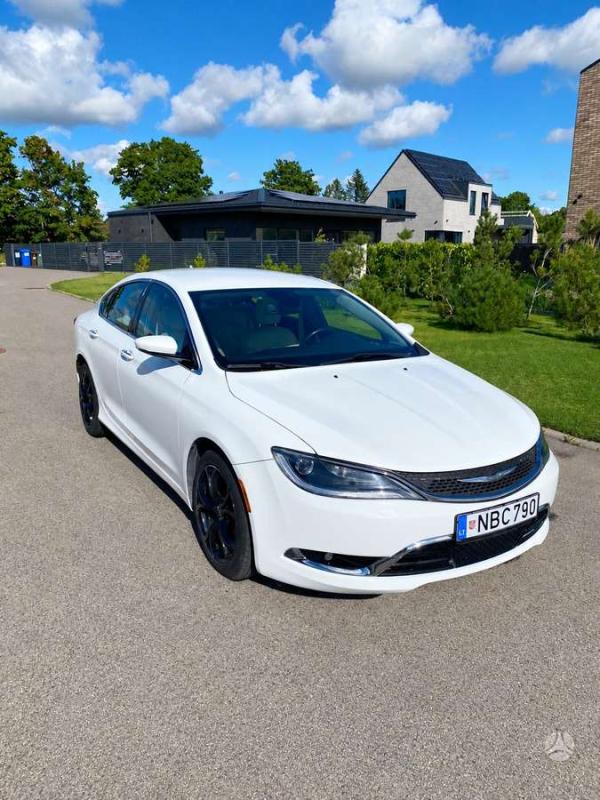 White Chrysler 200 2015 in Klaipeda, with an engine capacity of 3.60 L and mileage of 86 thousand km for 10000 €, photo 1 on AUTOMOTO.COM.LV