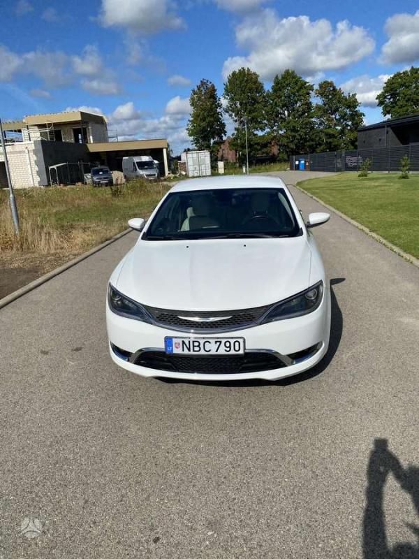 White Chrysler 200 2015 in Klaipeda, with an engine capacity of 3.60 L and mileage of 86 thousand km for 10000 €, photo 3 on AUTOMOTO.COM.LV