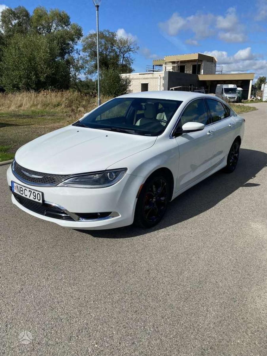 White Chrysler 200 2015 in Klaipeda, with an engine capacity of 3.60 L and mileage of 86 thousand km for 10000 €, photo 4 on AUTOMOTO.COM.LV