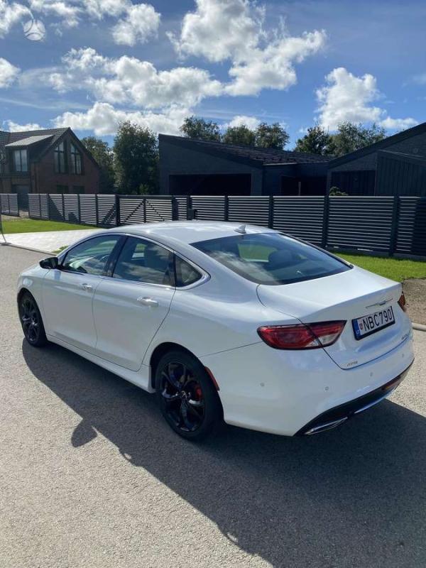 White Chrysler 200 2015 in Klaipeda, with an engine capacity of 3.60 L and mileage of 86 thousand km for 10000 €, photo 6 on AUTOMOTO.COM.LV