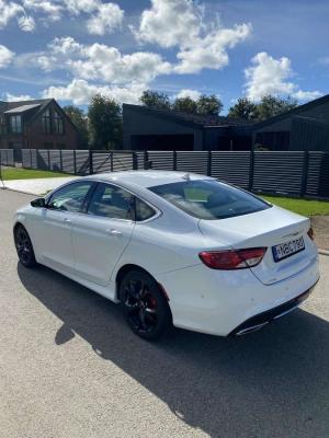 White Chrysler 200 2015 in Klaipeda, with an engine capacity of 3.60 L and mileage of 86 thousand km for 10000 €, photo 6 on AUTOMOTO.COM.LV