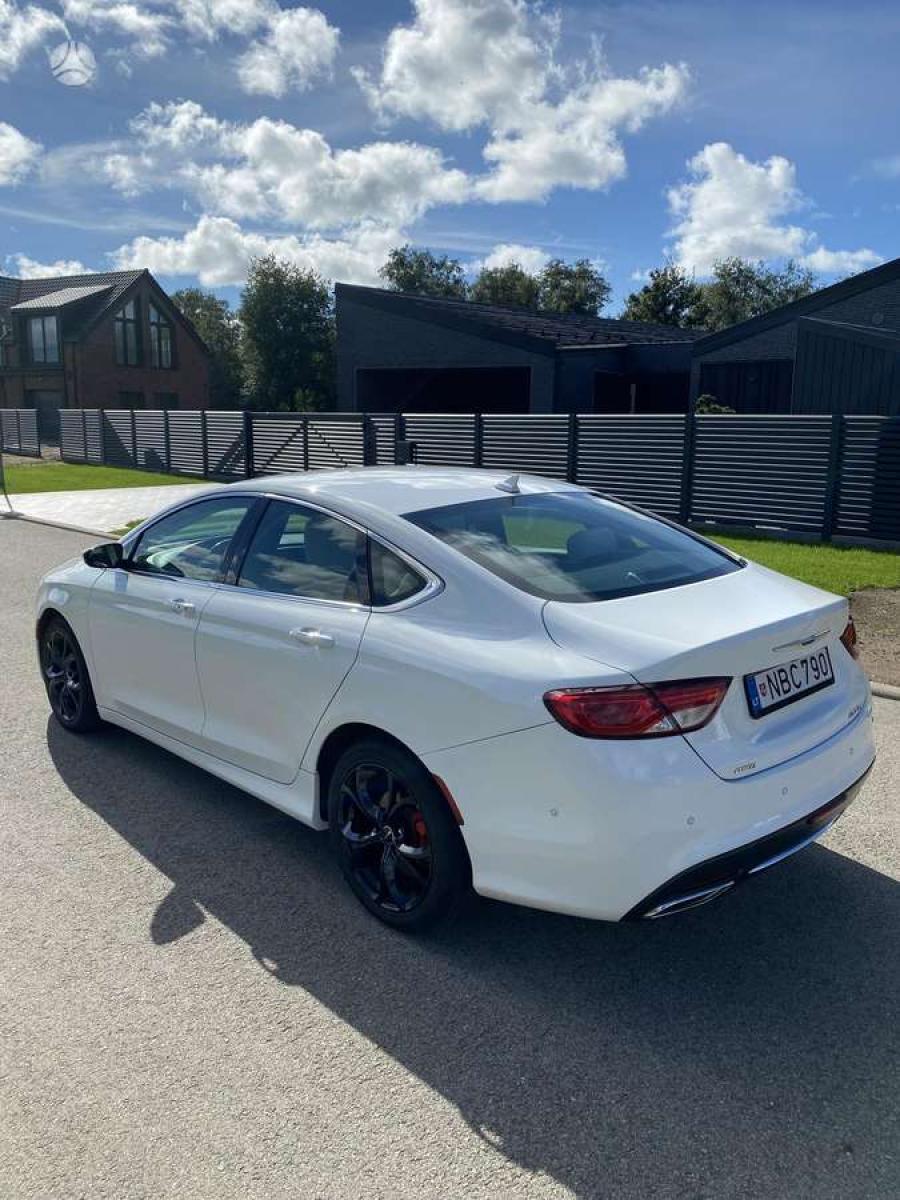 White Chrysler 200 2015 in Klaipeda, with an engine capacity of 3.60 L and mileage of 86 thousand km for 10000 €, photo 6 on AUTOMOTO.COM.LV