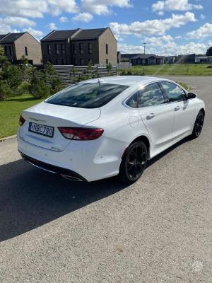 White Chrysler 200 2015 in Klaipeda, with an engine capacity of 3.60 L and mileage of 86 thousand km for 10000 €, photo 8 on AUTOMOTO.COM.LV