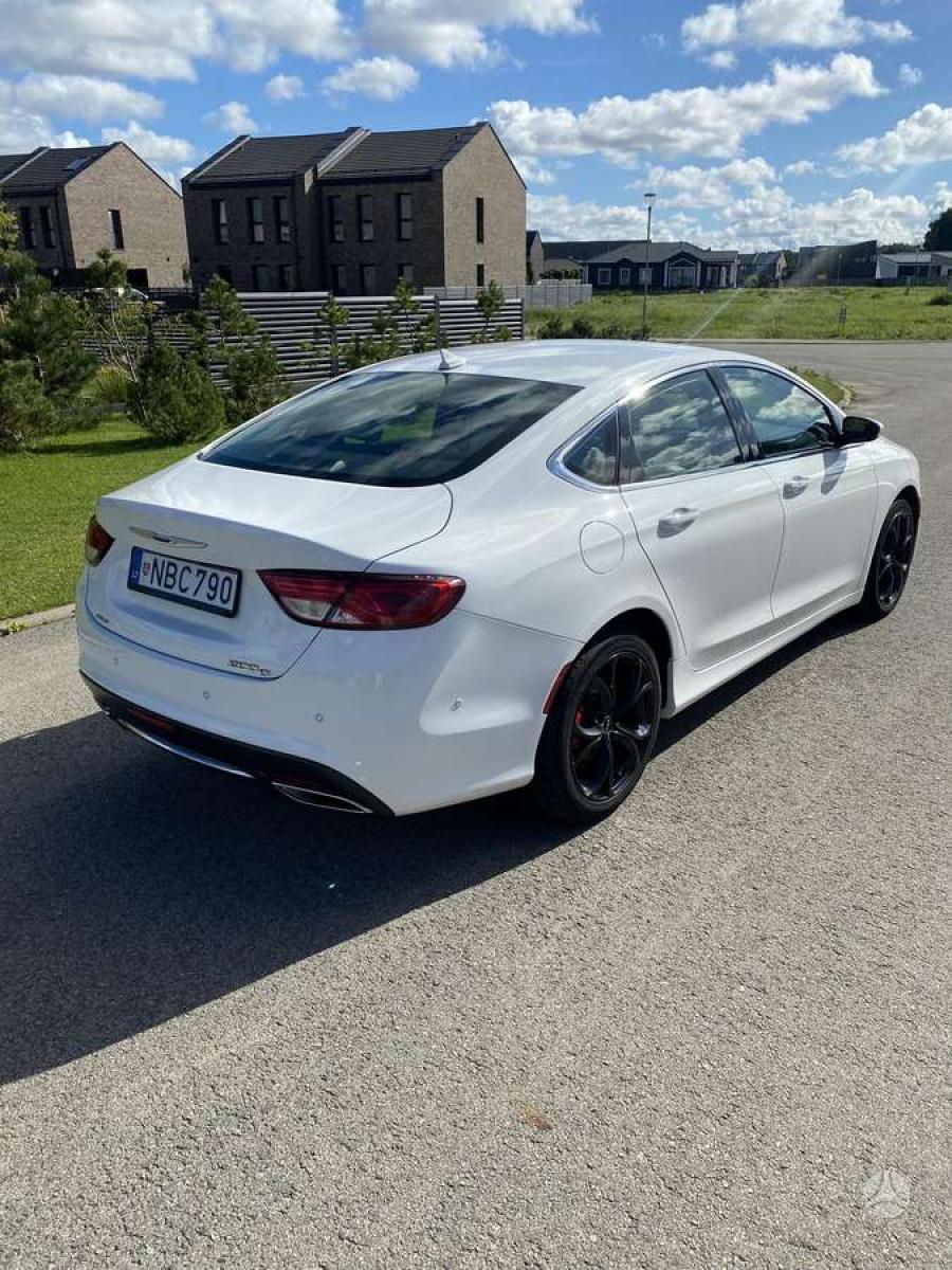 White Chrysler 200 2015 in Klaipeda, with an engine capacity of 3.60 L and mileage of 86 thousand km for 10000 €, photo 8 on AUTOMOTO.COM.LV