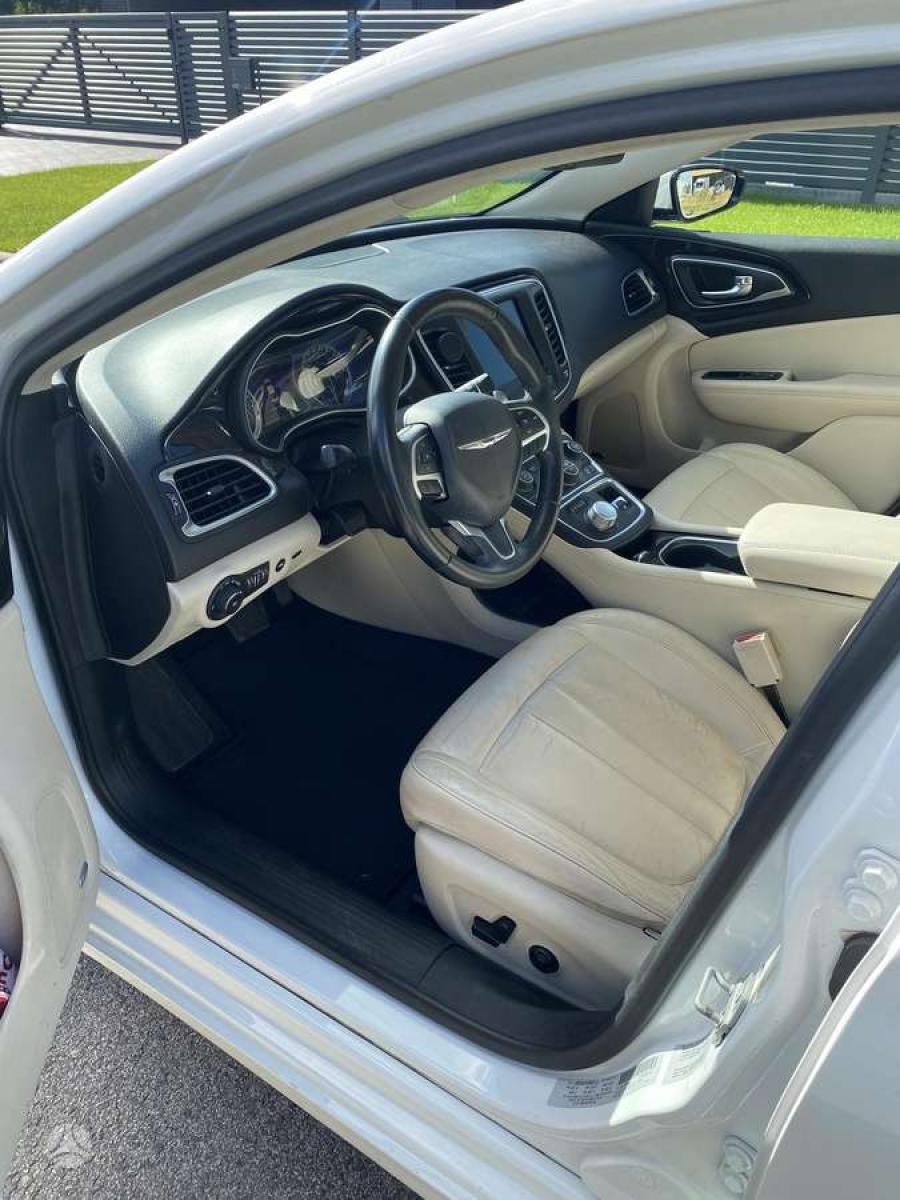 White Chrysler 200 2015 in Klaipeda, with an engine capacity of 3.60 L and mileage of 86 thousand km for 10000 €, photo 11 on AUTOMOTO.COM.LV
