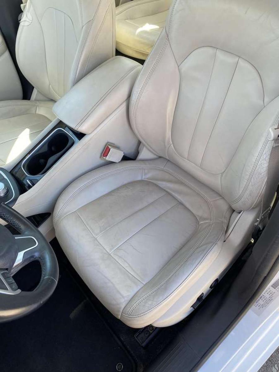 White Chrysler 200 2015 in Klaipeda, with an engine capacity of 3.60 L and mileage of 86 thousand km for 10000 €, photo 12 on AUTOMOTO.COM.LV
