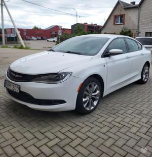 White Chrysler 200 2016 in Kaunas, with an engine capacity of 2.40 L and mileage of 130 thousand km for 8000 €, photo  on AUTOMOTO.COM.LV