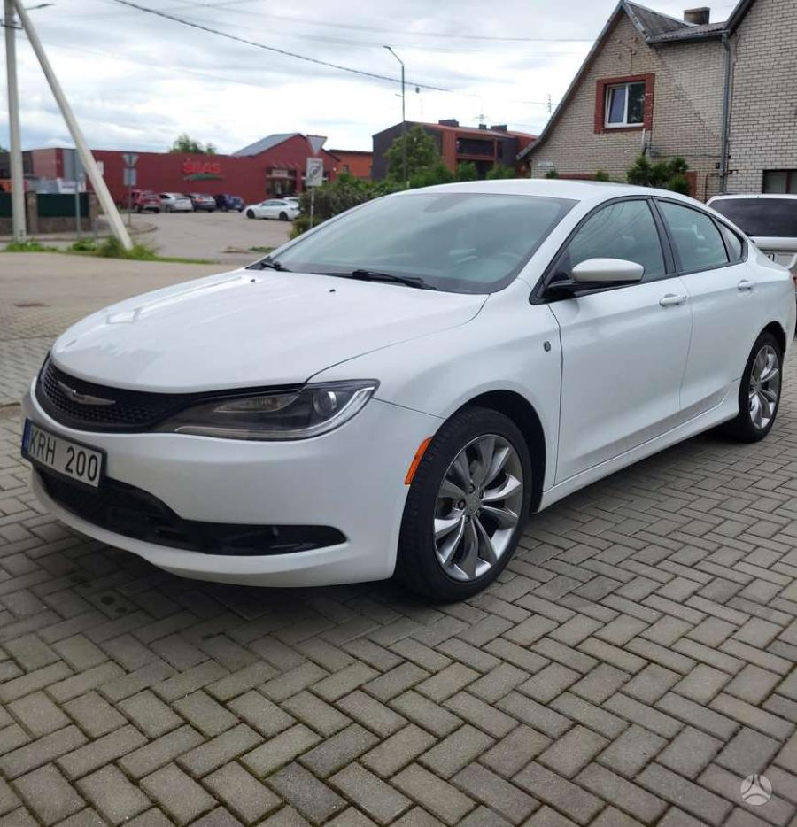 Balts Chrysler 200 2016 Kauņa, ar dzinēja tilpumu 2.40 L un nobraukumu 130 tūkst. km par 8000 €, foto 1 vietnē AUTOMOTO.COM.LV