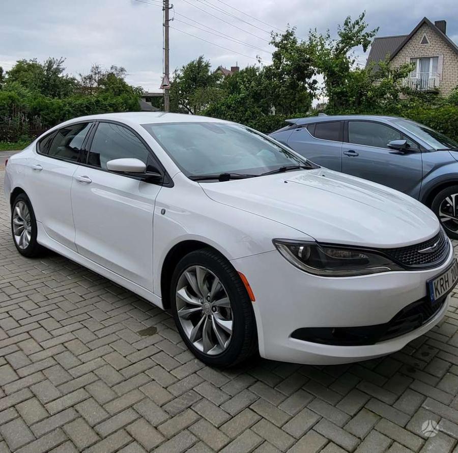 Balts Chrysler 200 2016 Kauņa, ar dzinēja tilpumu 2.40 L un nobraukumu 130 tūkst. km par 8000 €, foto 3 vietnē AUTOMOTO.COM.LV